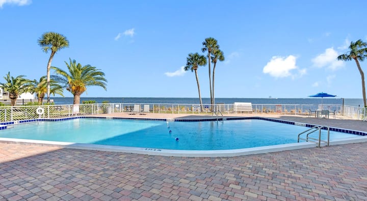 Galaxy Getaway! - Titusville, FL