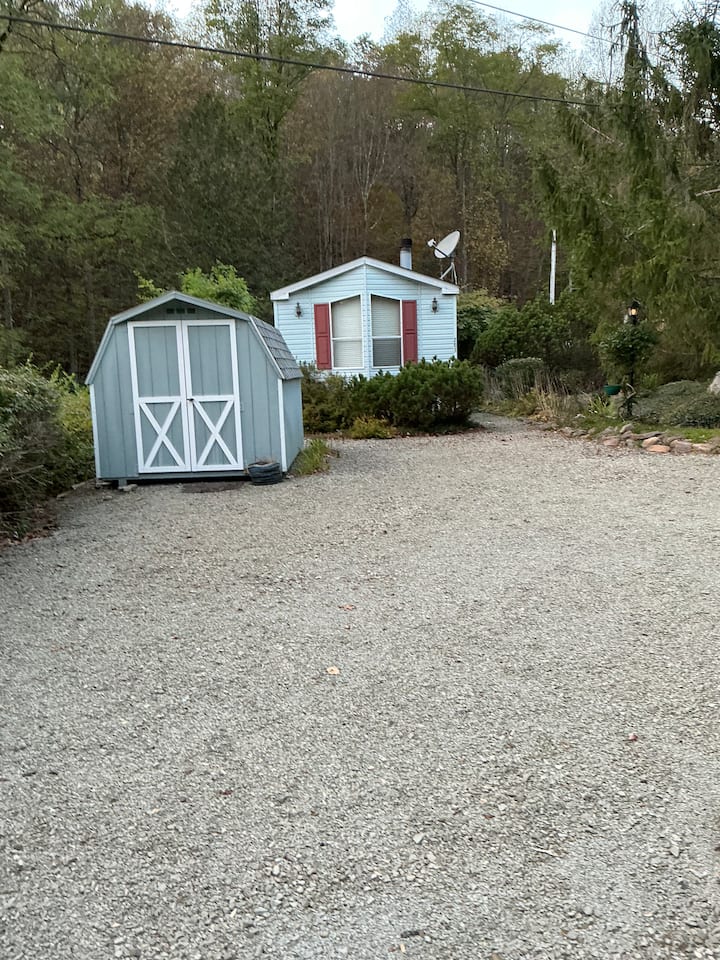 2 Bed 2 Bath Retreat In Woods Next To Resort. -