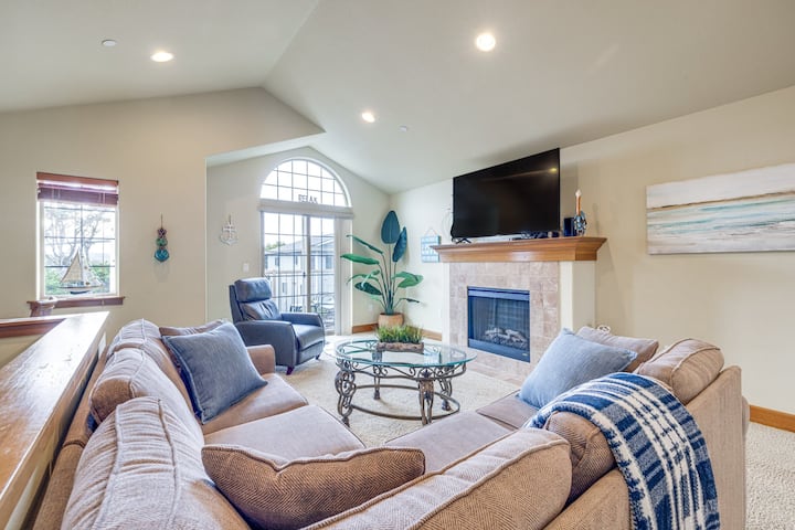 In The Heart Of The City! 2 Mins To Everything! - Lincoln City, OR