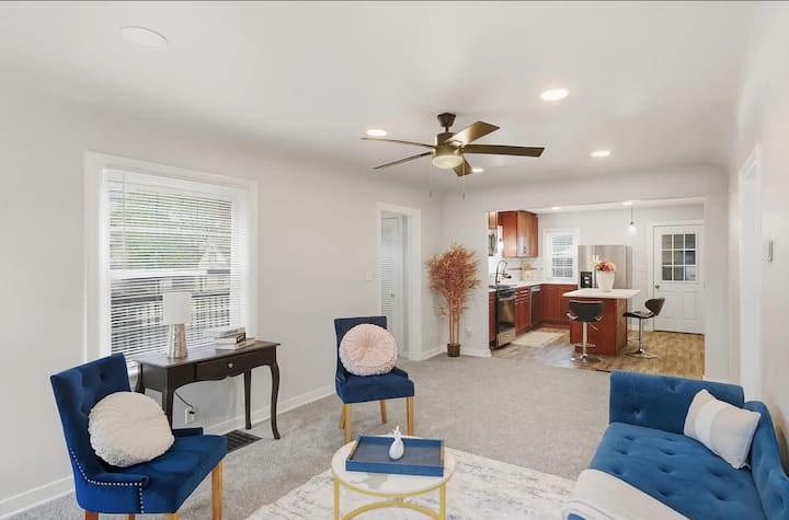 Modern 3br W/deck · Minutes From I-65. Fenced Yard - Merrillville, IN