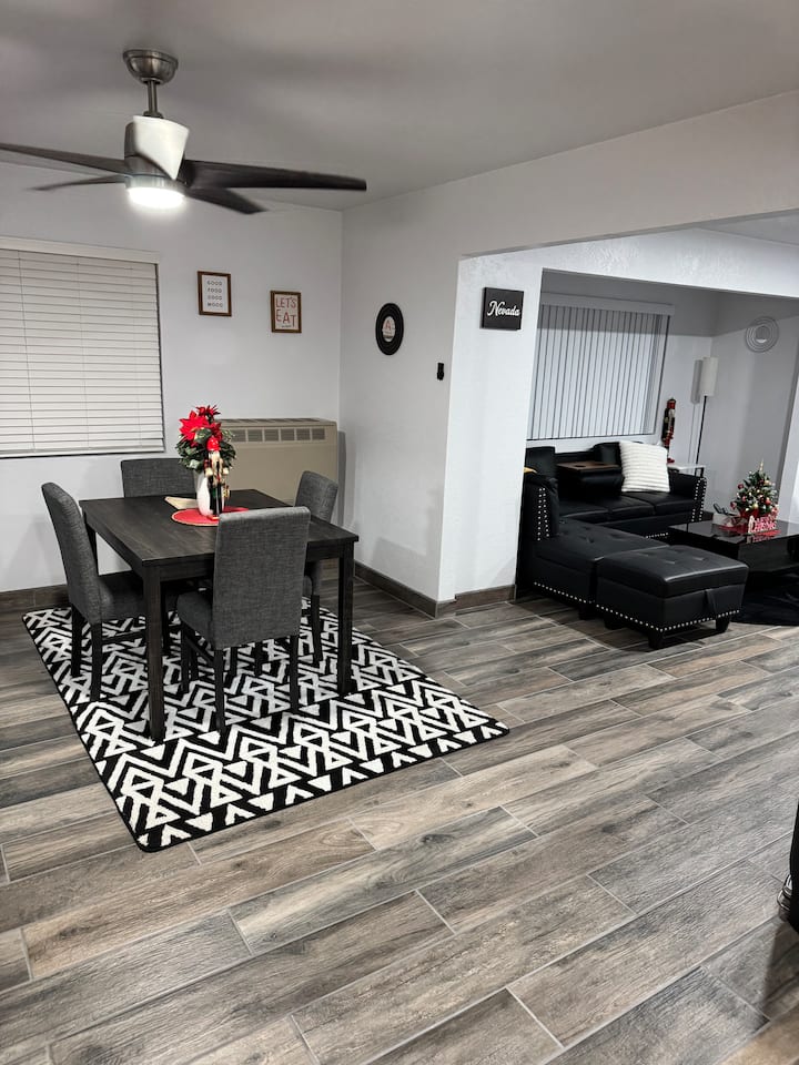 Spacious 3 Bedroom 2 Bath House - Hawthorne, NV