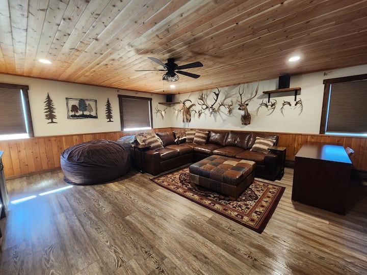 Spacious Rustic Apartment Near Outdoor Adventures - Helena, MT