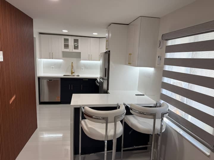 Brand New Apartment, 2 Miles From Hollywood Beach - Hollywood, FL