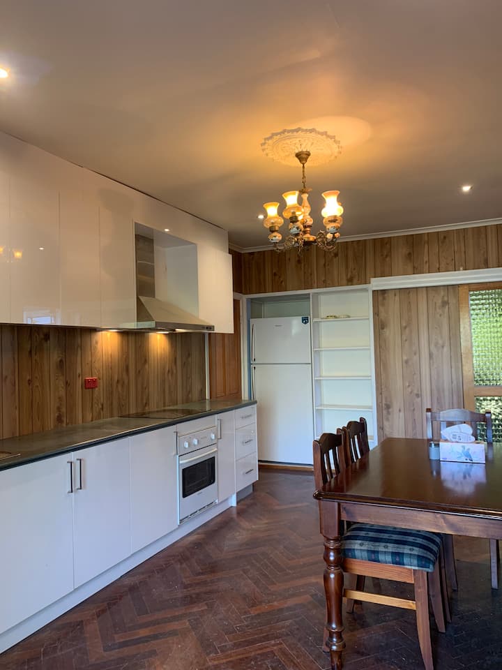 A Family Home In Deerpark (Up To 5 Adults) - Caroline Springs