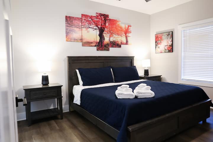 Brand-new Modern Lodge W/ Firepit & Fenced Yard - 達拉斯