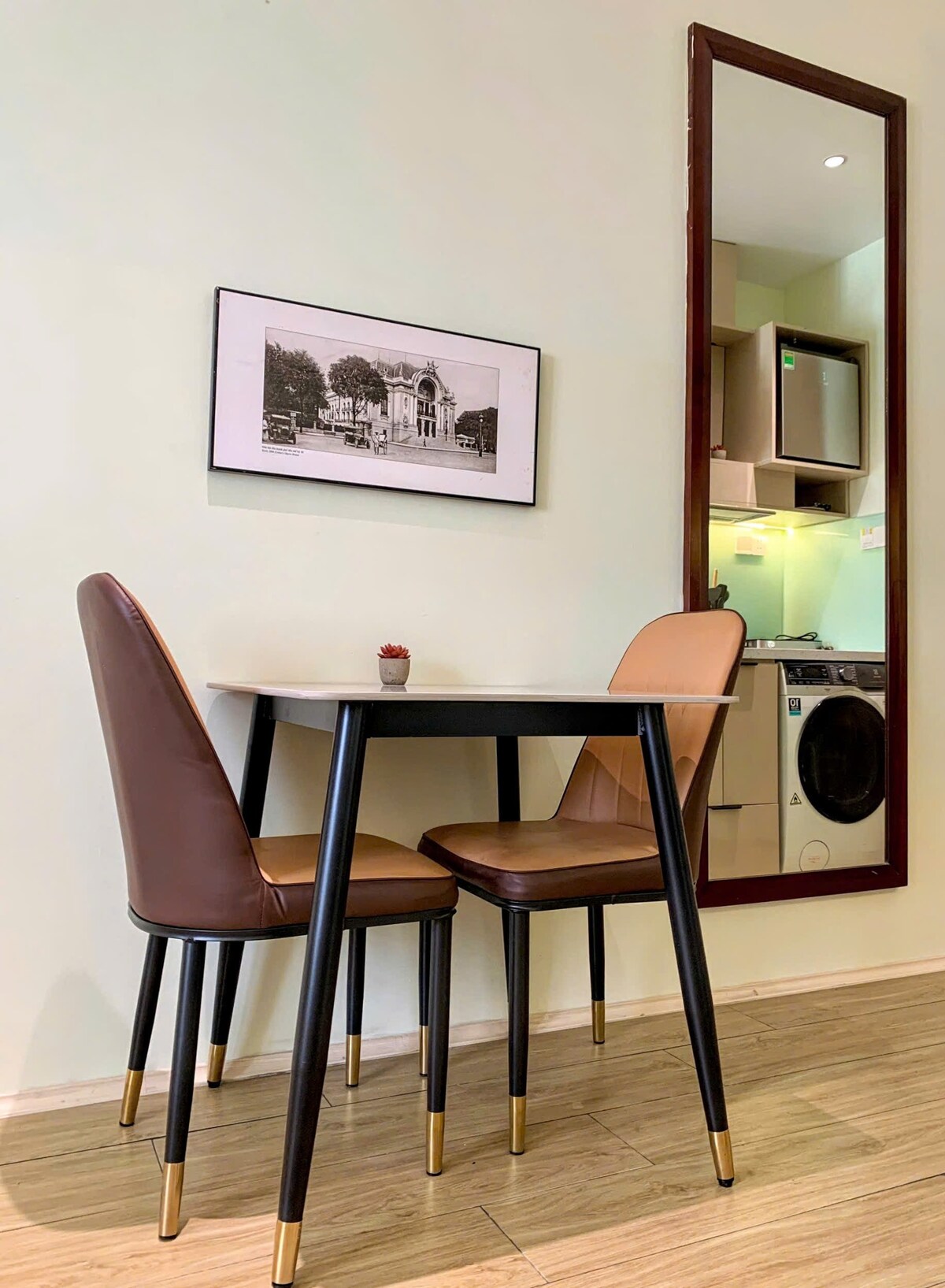 Simple Netflix Studio @Ben Thanh Market-local life - Airbnb