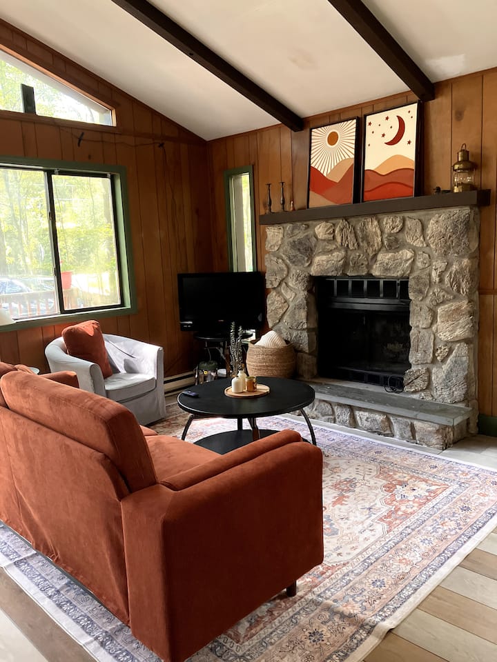 Hidden Hollow Retreat In The Pocono Mountains - Albrightsville, PA