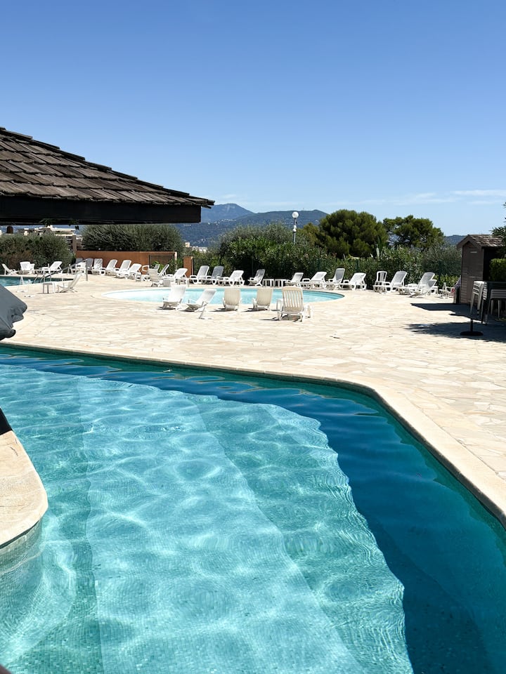 Appartement Avec Terrasse - Piscine, Belles Terres - Nice