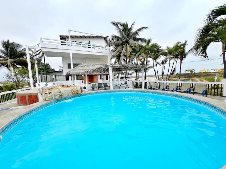 Casa Con 2 Piscinas Y Parrilla, Cerca Del Mar - Ecuador