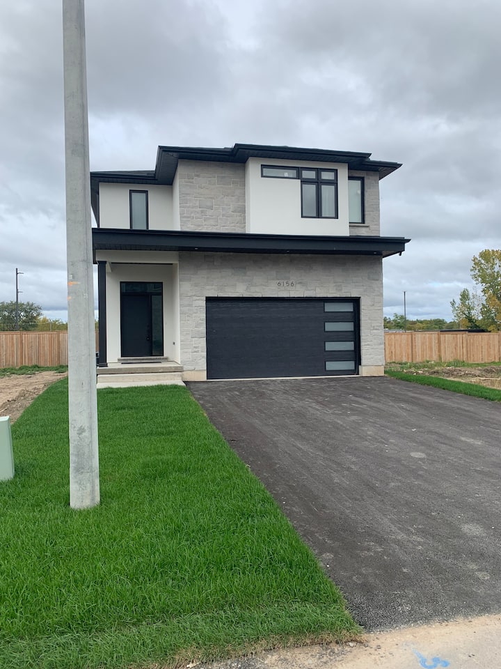 Modern Luxury Basement Suite • Minutes From Falls - Niagara Falls