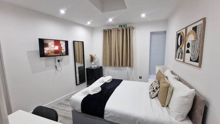 Harrow City En-suite Apartment-london With Parking - Harrow