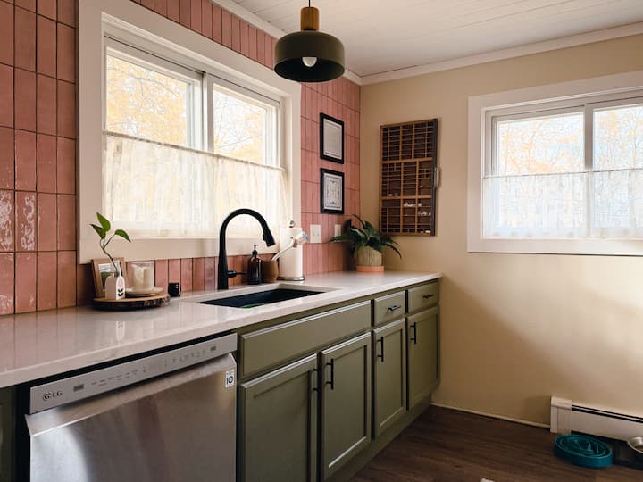 Thoughtfully Designed 2br W/ Sauna + Office - Anchorage, AK