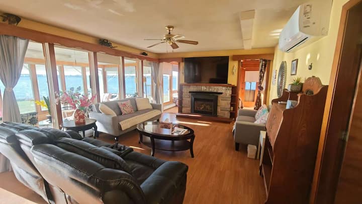 Kellys Point Bayfront Cozy Haven - Charlottetown