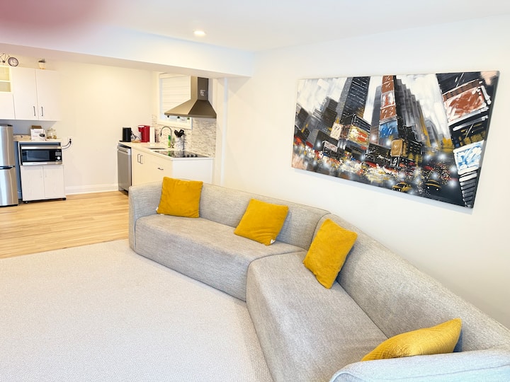 Ben’s Cozy 2-bedroom Suite - Ottawa