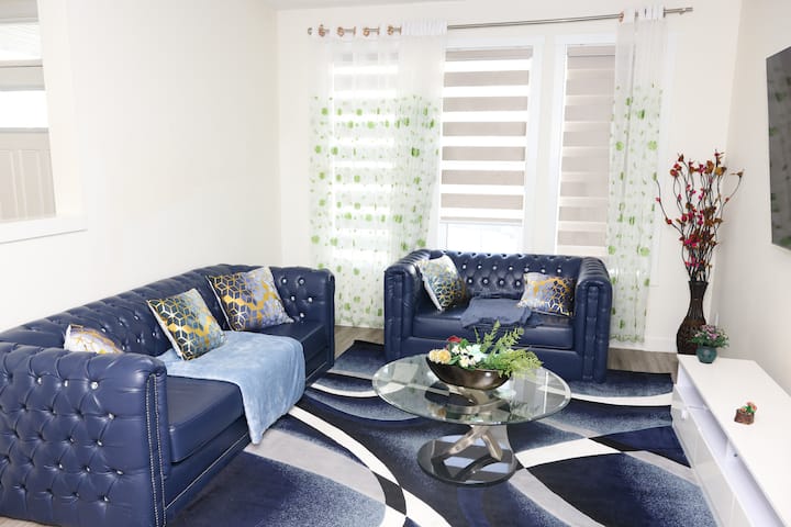 3 Bedrooms Main Floor House Here For You - Calgary