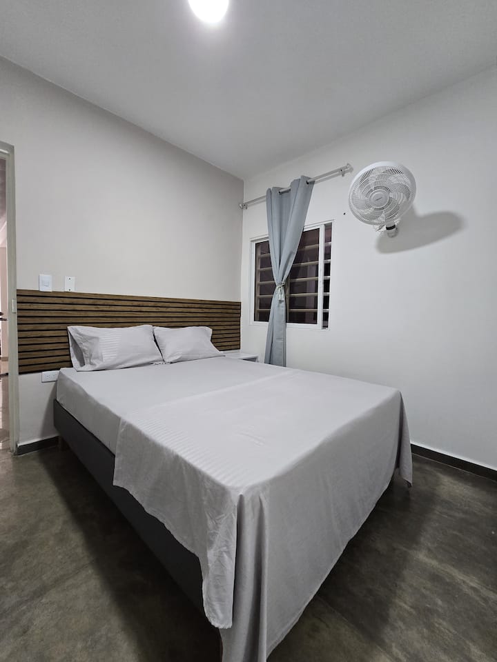 “Hermosa Habitación De Hotel” - カリ