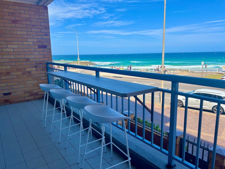 Beachfront Getaway With Views, Pool & Tennis Court - Newcastle