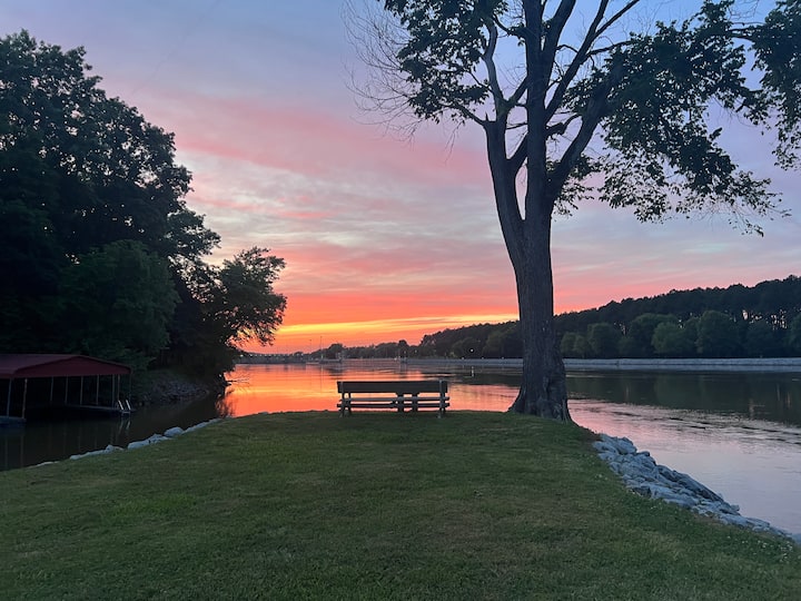 Waters Edge…a Peaceful Retreat On The Cumberland - United States
