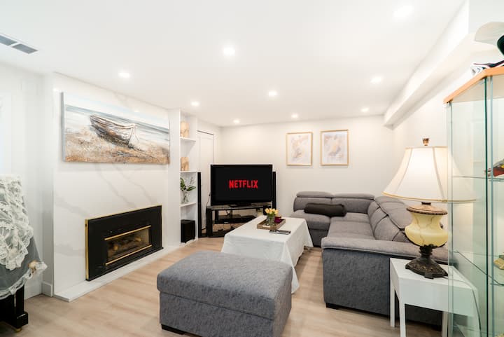 Modern Private 2 Br With 1 Bath,
 3 Beds, West Van - Horseshoe Bay