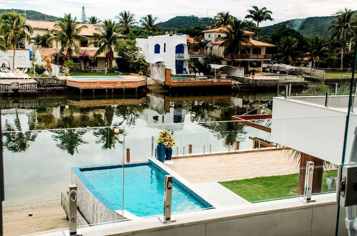 Mansão A Beira-mar C/ Piscina E Acesso Para Lancha - Cabo Frio