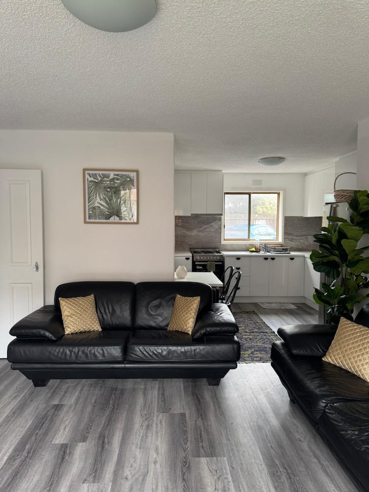 Bright 2br Home• Near Beach + Shops + Station - Frankston