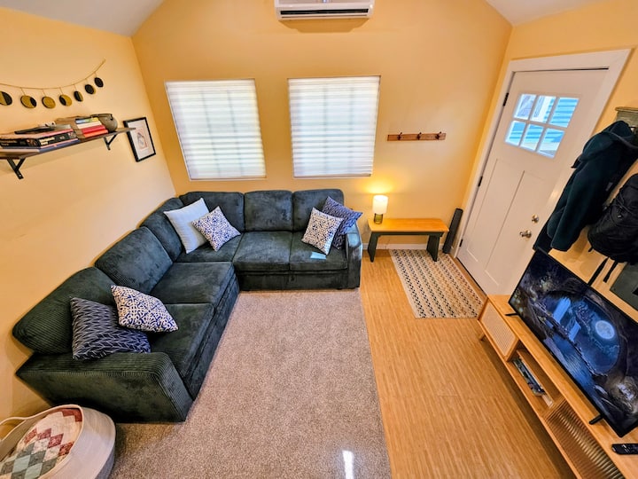 Kitty Cottage - Iowa City, IA