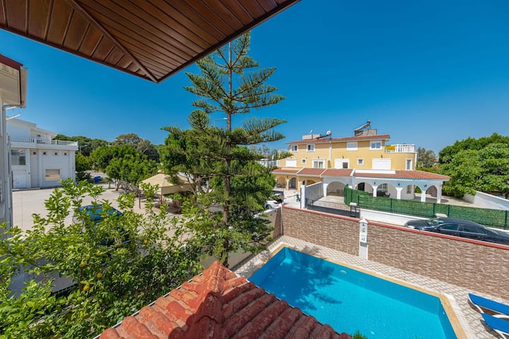 öZel Havuzlumüstakil Bahçeli Otoparkkeyifli Villa - Belek