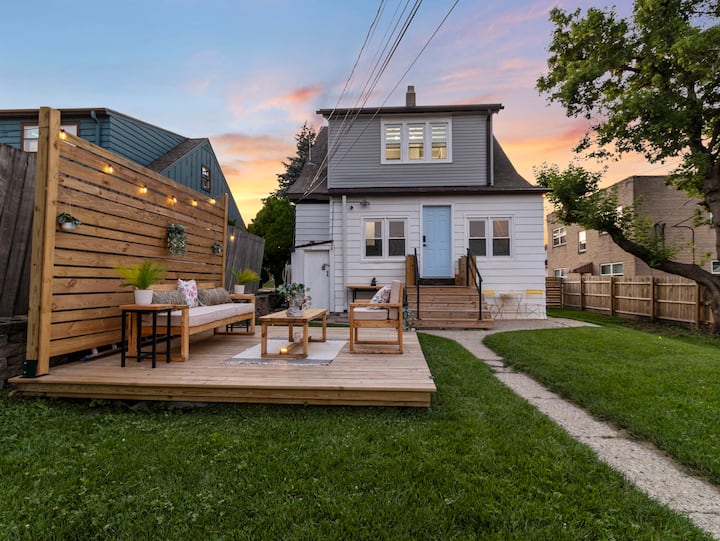 Entire Duplex Home, King Bed, Hidden Room, Parking - Brookfield, WI