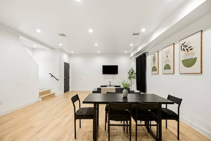 7 Bedrooms 7 Baths Near Dtla - Downey, CA