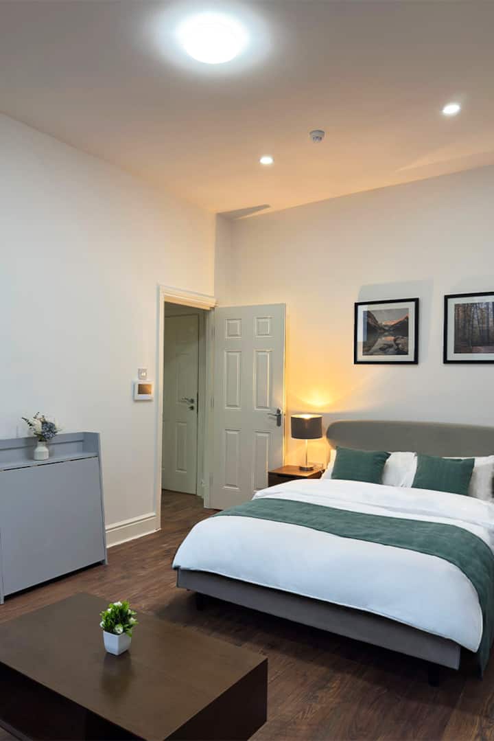 (6-119) 2nd Floor - Studio Flat - Earls Court