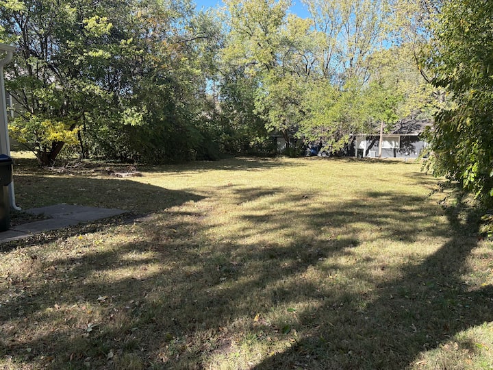 Charming Bungalow Near Ku & Downtown! - Lawrence, KS