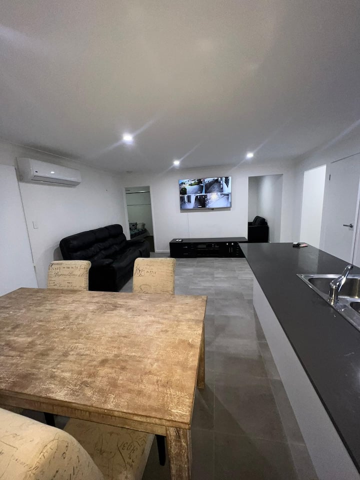 Great Spacious Home Close To Everything - Gold Coast