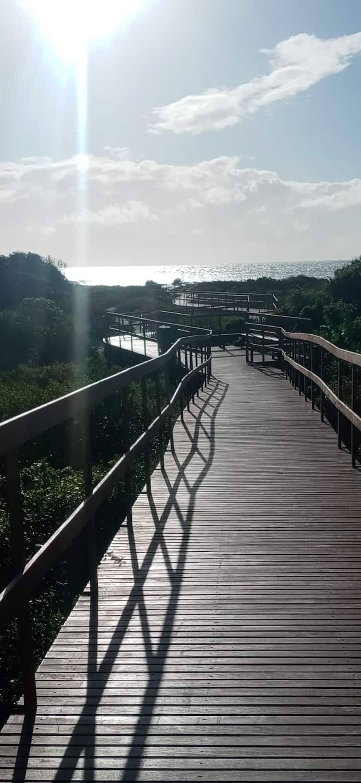 Praia 10 Min A Pé! Conforto, Wifi, Ar E Garagem. - Brazilië