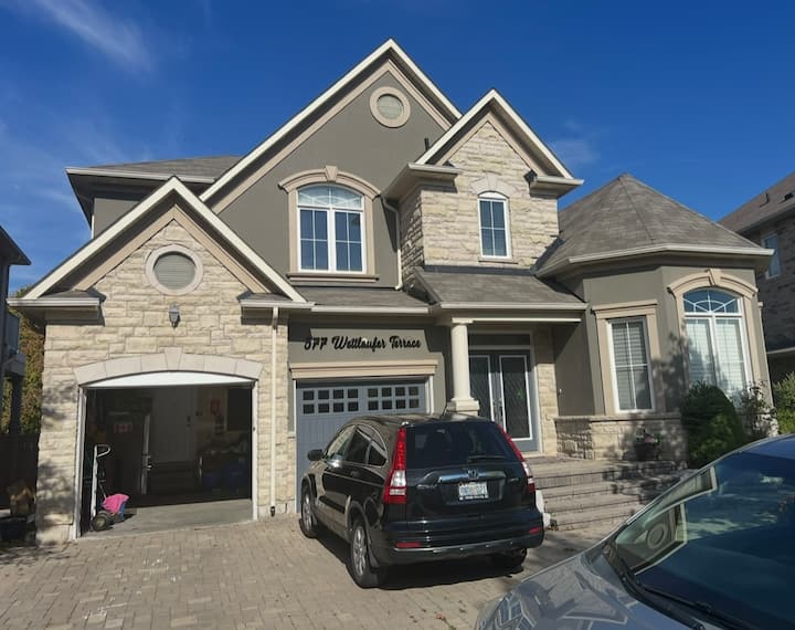 Ravine Lot Basement Apartment For Up To 4 Guests - Ontario