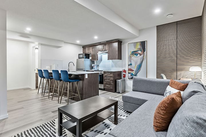 Private 1br Suite W/ Side Entrance – Yorkville - Calgary