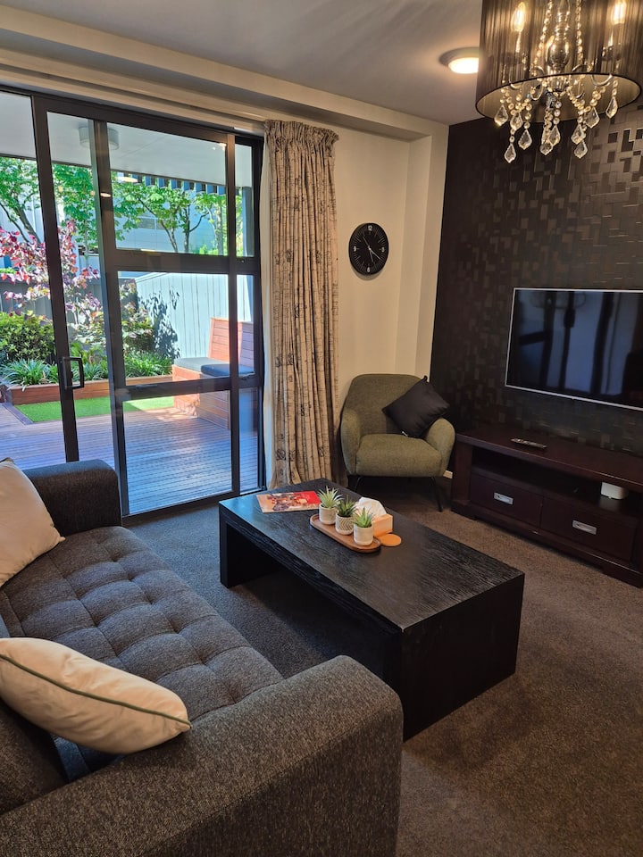 Central Modern Apartment With Carpark - New Zealand