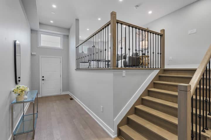 Brand New Custom 4/br House - Oshawa
