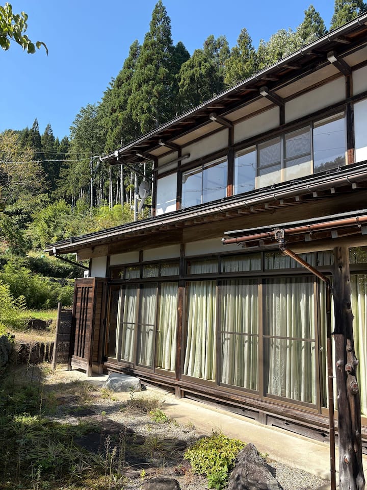 Yamaneko Lodge – Cozy Japanese Mountain Lodge - Gujo