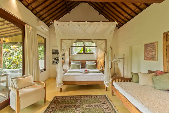 Luxury Ubud Home Overlooking River And Jungle - 우부드