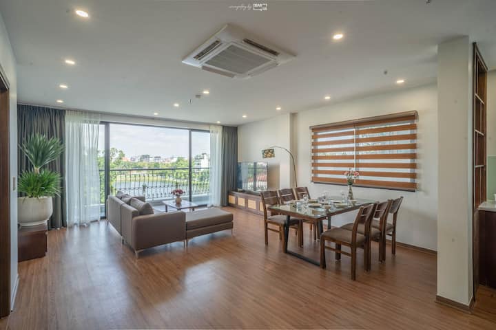 Premium Lake View,2 New Brs,10 Minutes Old Quarter - China