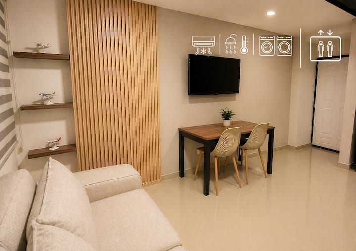 Duplex Apartment | Stadium & Cristo Rey View - カリ