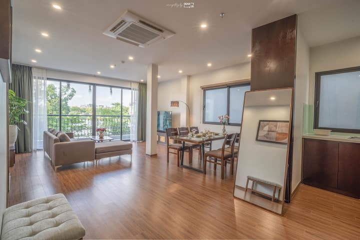 Premium Lake View,2 New Brs,10 Minutes Old Quarter - China