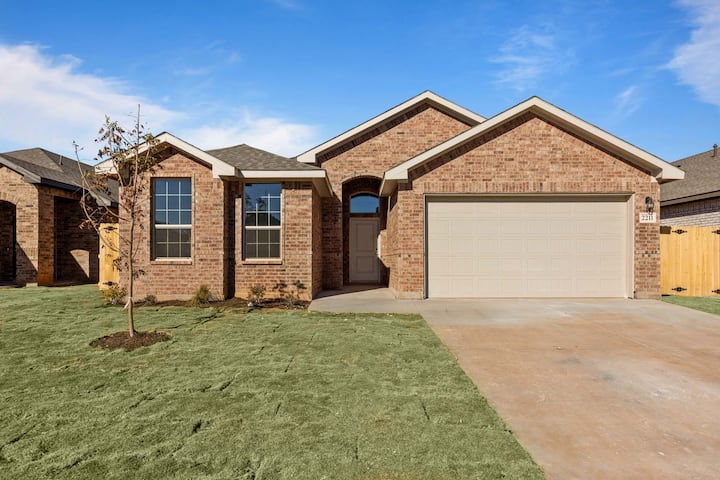 Your Cozy Home Away From Home - Midland, TX