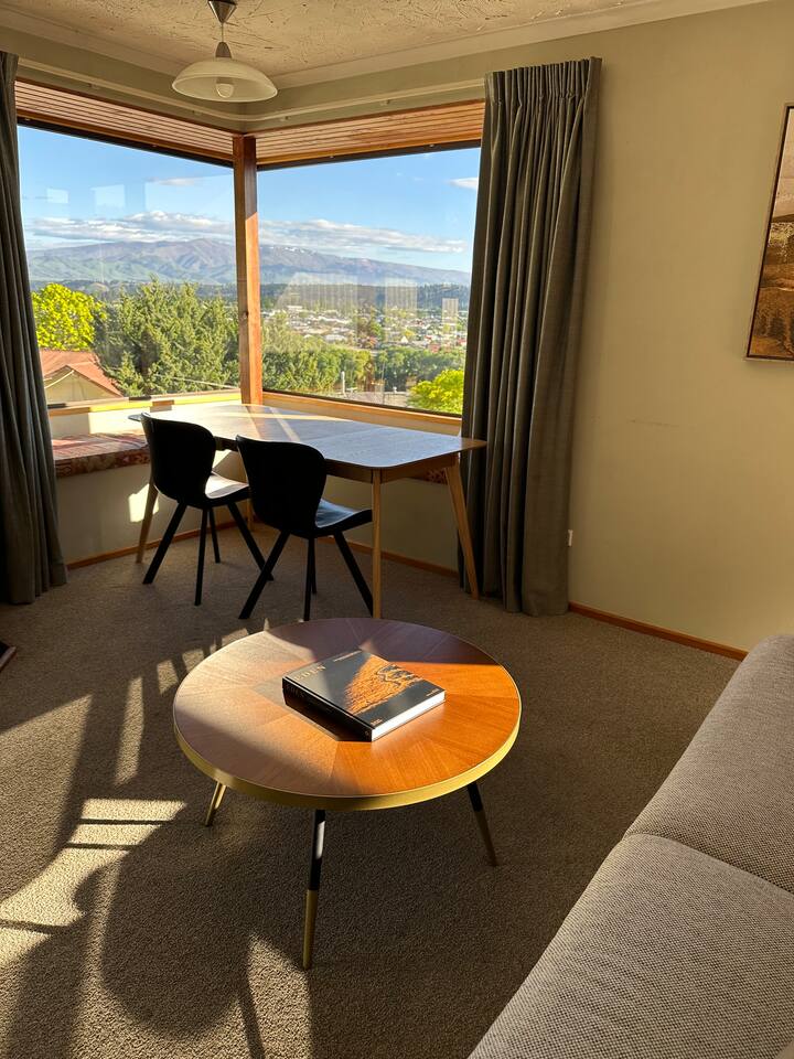 Spacious Holiday Home With Spectacular Views - Alexandra, New Zealand