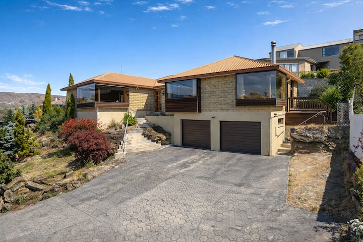 Spacious Holiday Home With Breathtaking Views - Alexandra