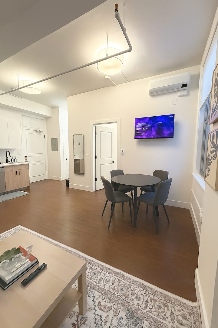 Yale Deluxe Modern Apartment - New Haven, CT