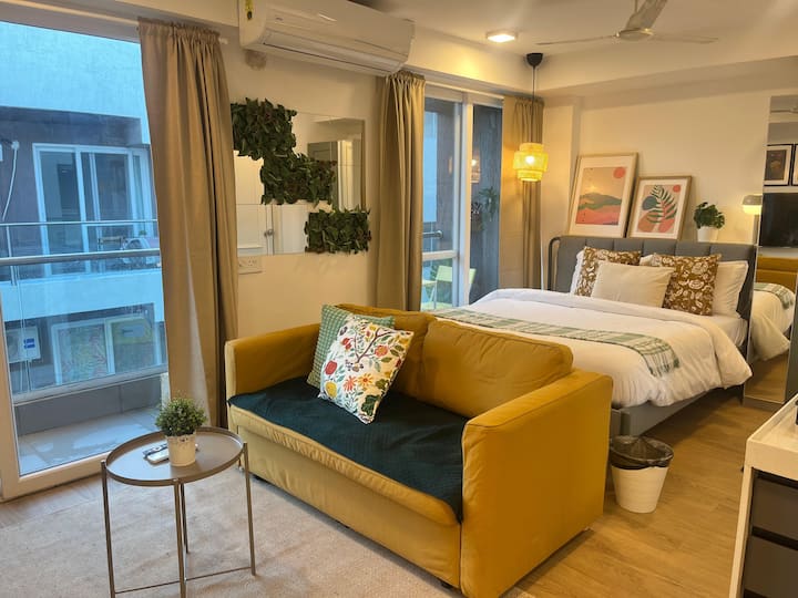 Tropical Pop Studio Fast Wifi Balcony Tv Sofabed - Pune