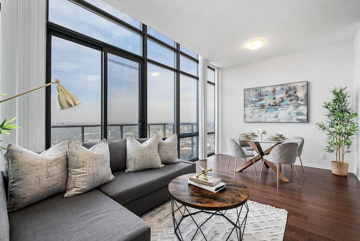 Sky-high Condo In Toronto’s Best Spot - Toronto, ON