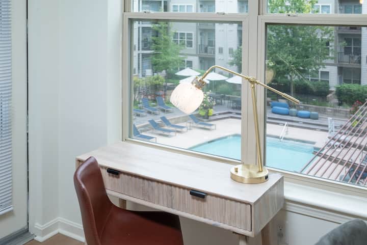 Lux 2br W Gym Pool Sleep 7 In Assembly Square - Cambridge, MA