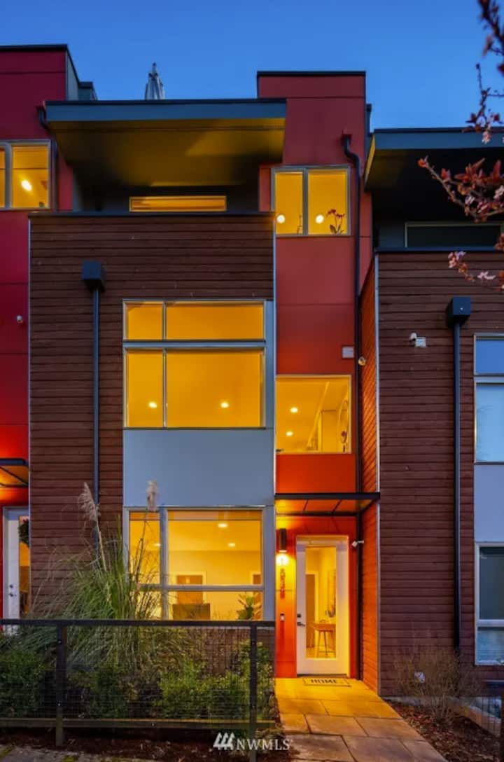 Cozy Townhome In Central Location, Rooftop Views! - Seattle